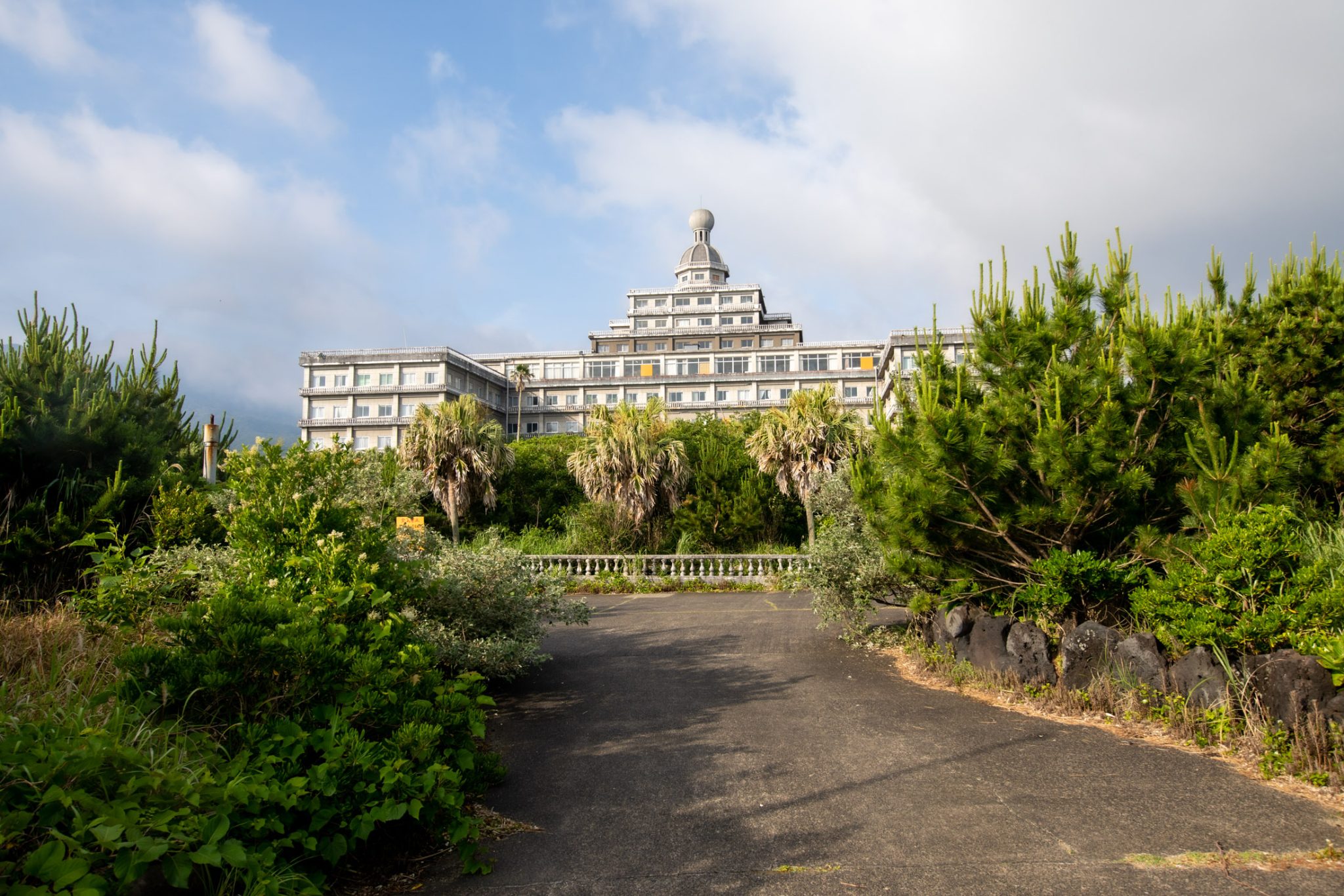 Forgotten Grandeur on a Volcanic Isle: The Story of Hachijō Royal Hotel ...